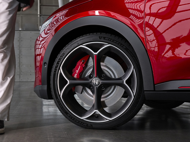 Alfa Romeo Junior Elettrica: Exterior & interior | Alfa Romeo UK