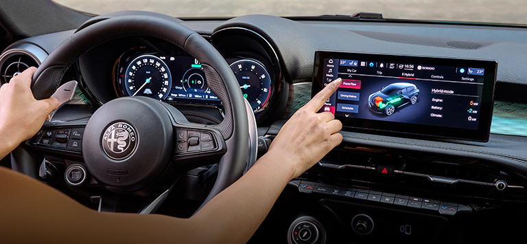 Alfa Romeo Tonale Plug-In Hybrid Q4 | SUV | Alfa Romeo UK