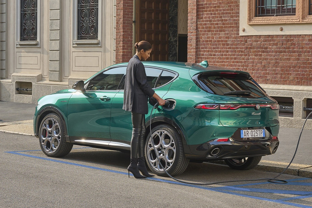 Electric Cars: How They Work and Advantages | Alfa Romeo UK